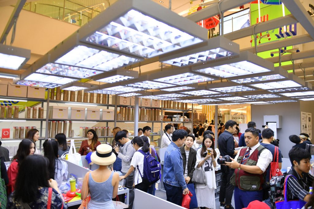 “Out Of Office Concept Store” เอ็มโพเรียม ดีพาร์ทเม้นท์สโตร์ ครีเอท ...