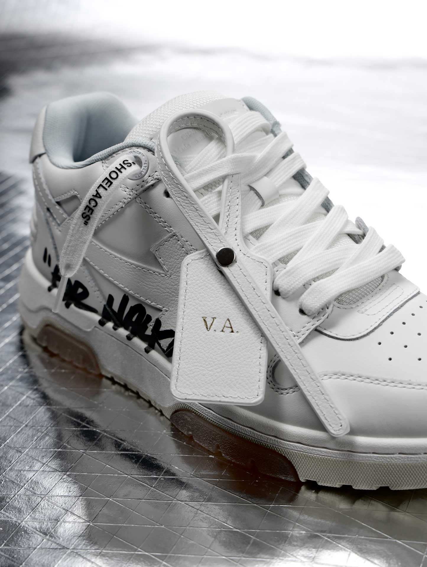 OFF-WHITE "OOO" Sneakersให้คุณคัสตอมรองเท้าด้วยตัวเอง - DOODDOT