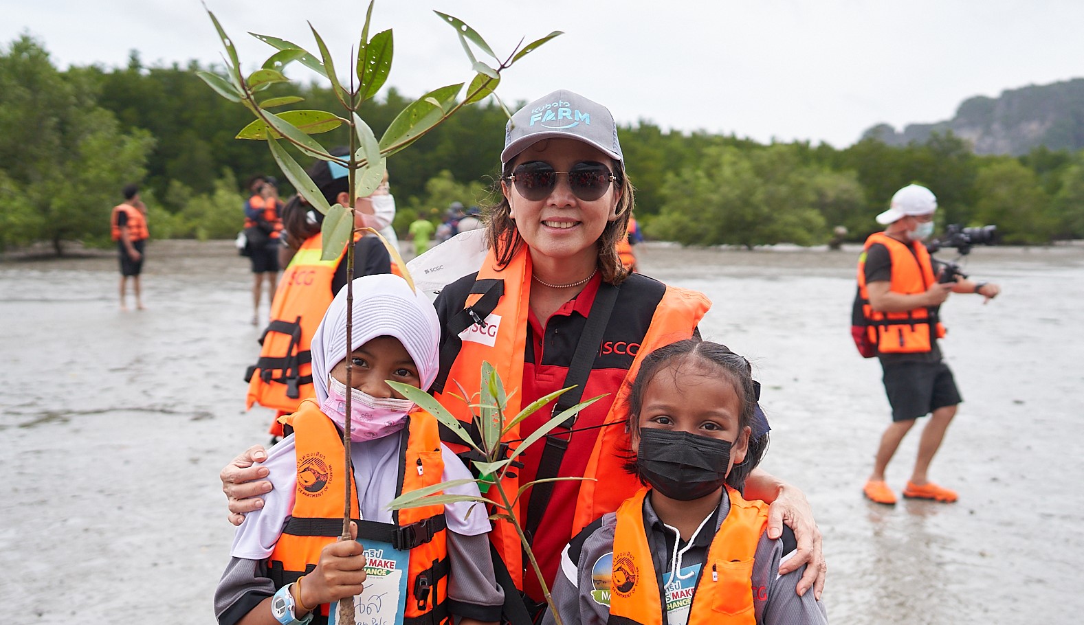 SCG ‘ใคร Make Change - ปลูกหญ้าทะเล @ ตรัง’ ลงพื้นที่ปลูก “หญ้าทะเล” ฮีโร่ลดโลกร้อน - DOODDOT